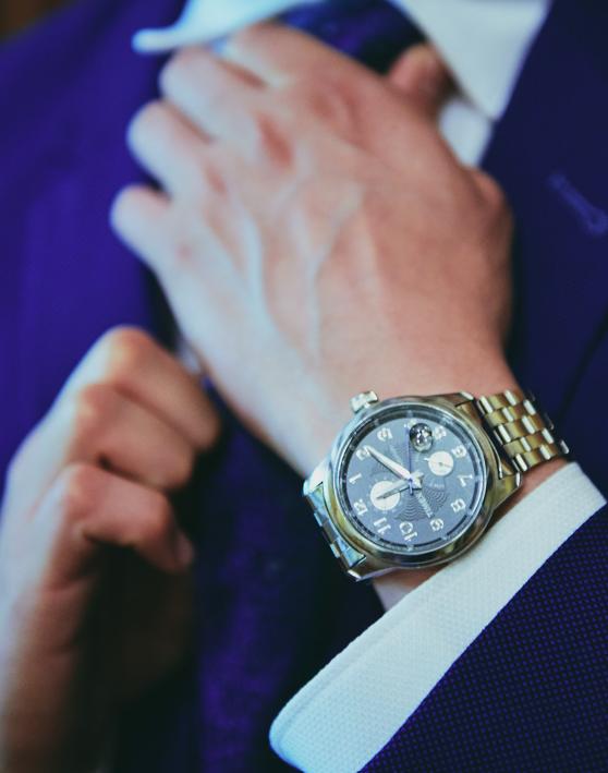 Todos los relojes – Jorge Caro